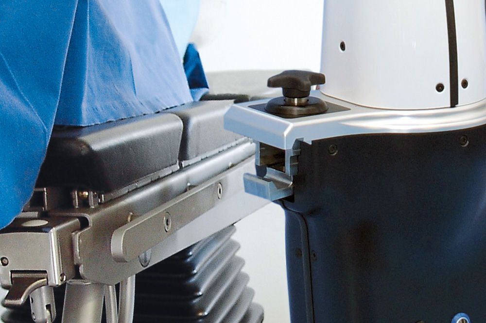 Kameraträger-Chirurgieroboter - SOLOASSIST II - AKTORmed - für minimal ...