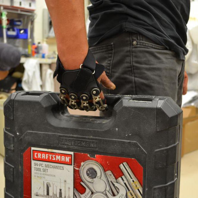 Hand-Teilprothese / mit Kraftantrieb - MCPDriver™ - Naked Prosthetics ...