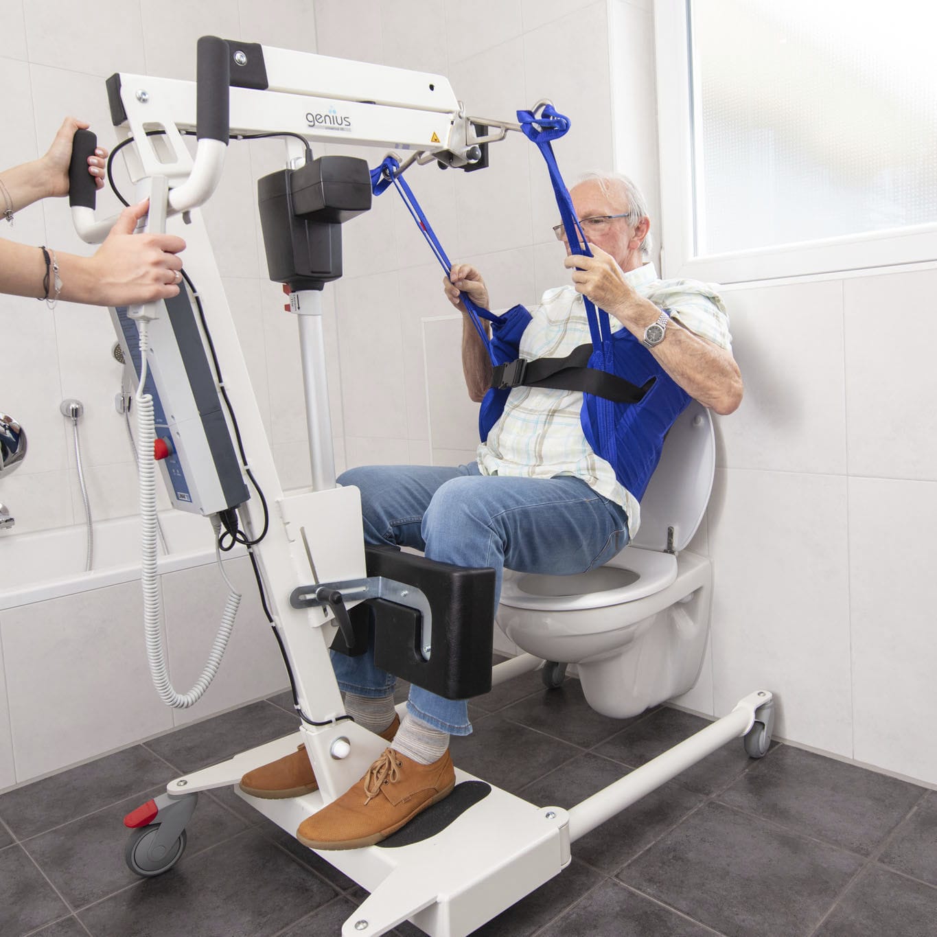 Elektrischer Patientenlifter - genius - aacurat GmbH - auf Rollen / Hub