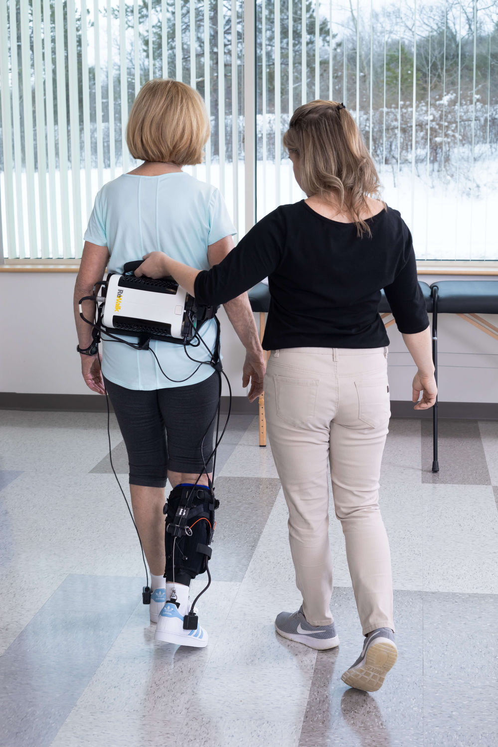 Eingelenkiges Exoskelett für Rehabilitation - ReStore™ - ReWalk ...